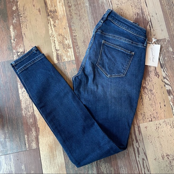 Universal Thread | Jeans | Midrise Curvy Skinny Jeans | Poshmark